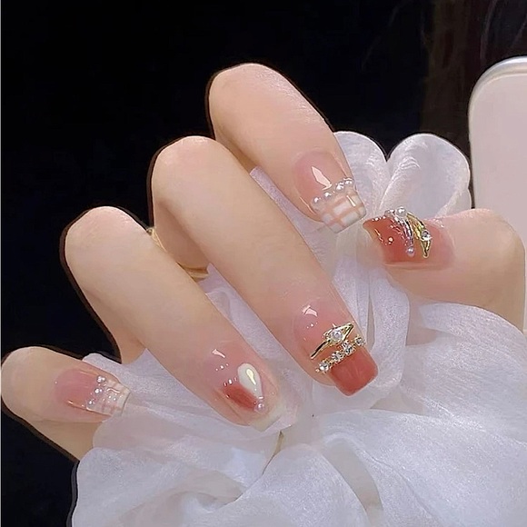 Chic Me Boutique | Makeup | Princess Short Diamonique Presson Nails ...